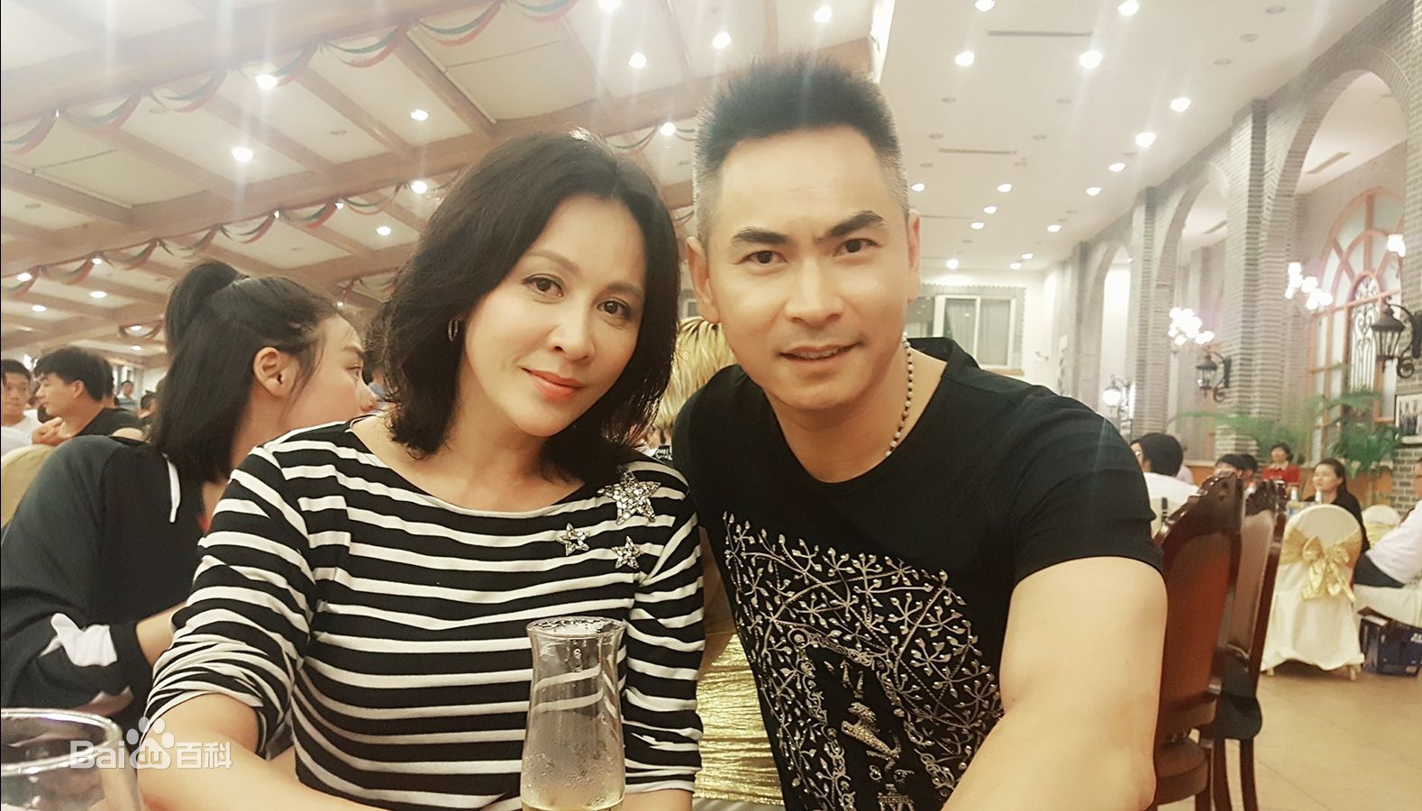 李炳雷(Billy)明星合影壁纸壁纸-万佳直播吧