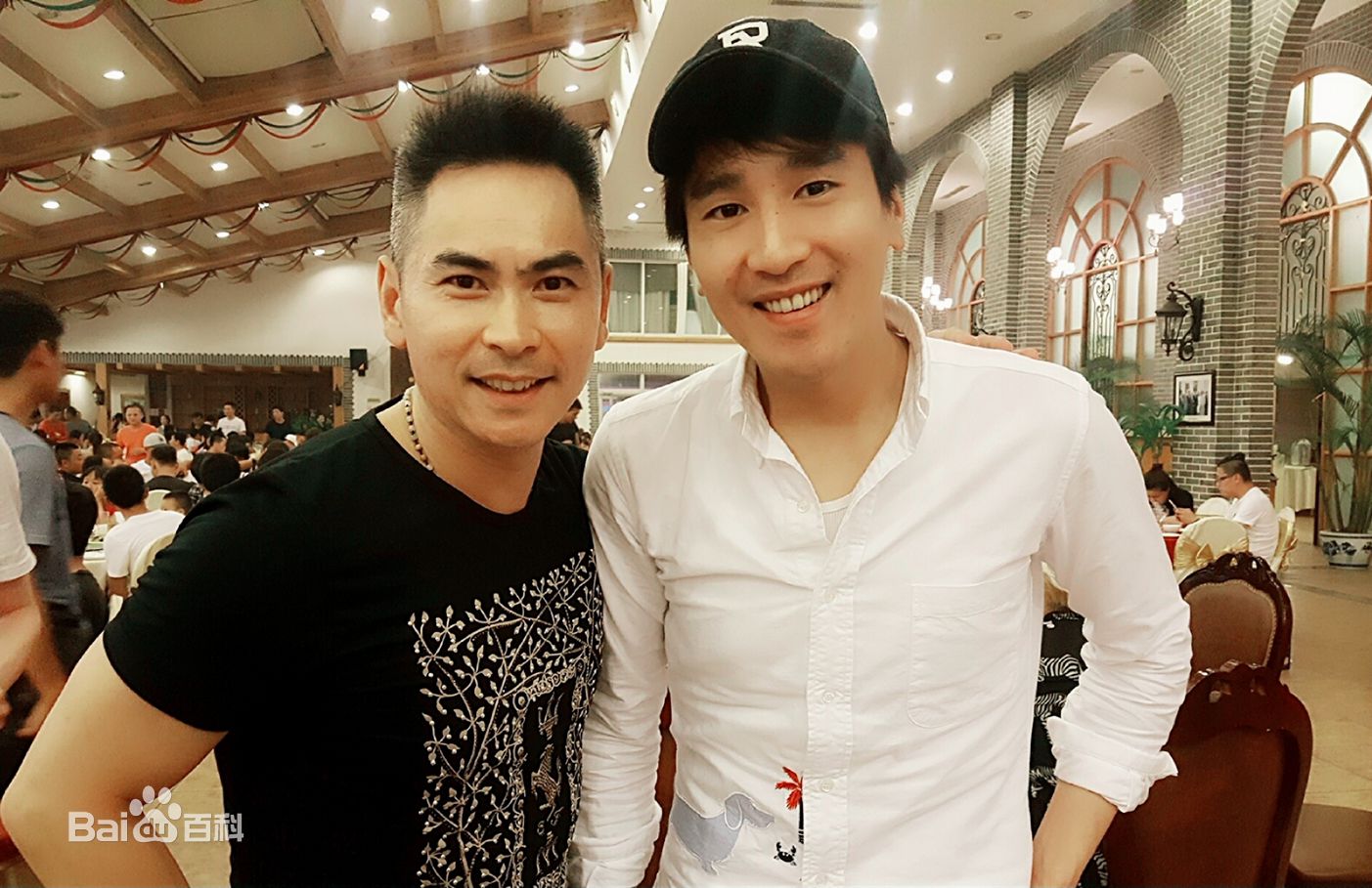 李炳雷(Billy)明星合影壁纸壁纸-万佳直播吧