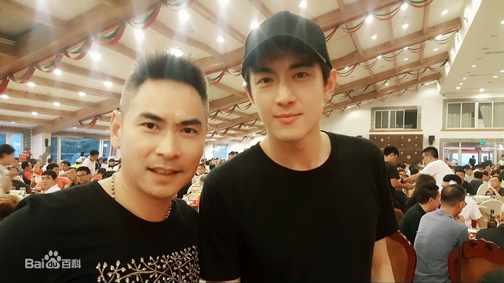 李炳雷(Billy)明星合影壁纸壁纸-万佳直播吧