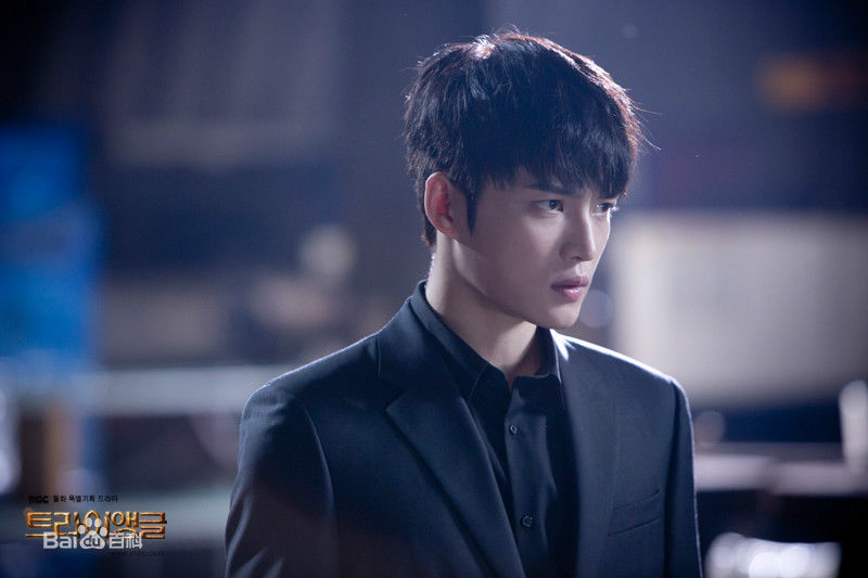 金在中(キム ジェジュン、Kim Jae Joong、Kim Jae Jung、JeJung、J-JUN)Triangle性感图片图集-万佳直播吧