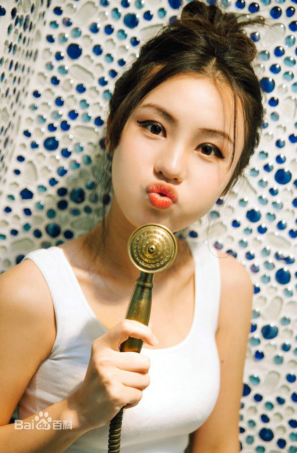 熊梓菱(Xiong Ziling)最新冬日壁纸-万佳直播吧