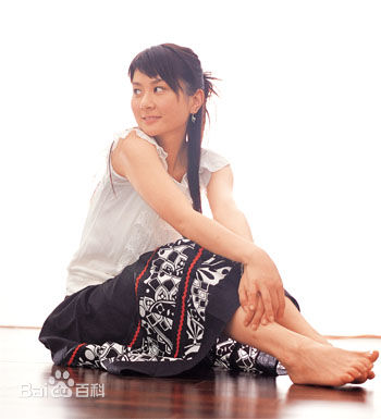 黄宇诗(Ursule Wong)生活照性感图片图集-万佳直播吧