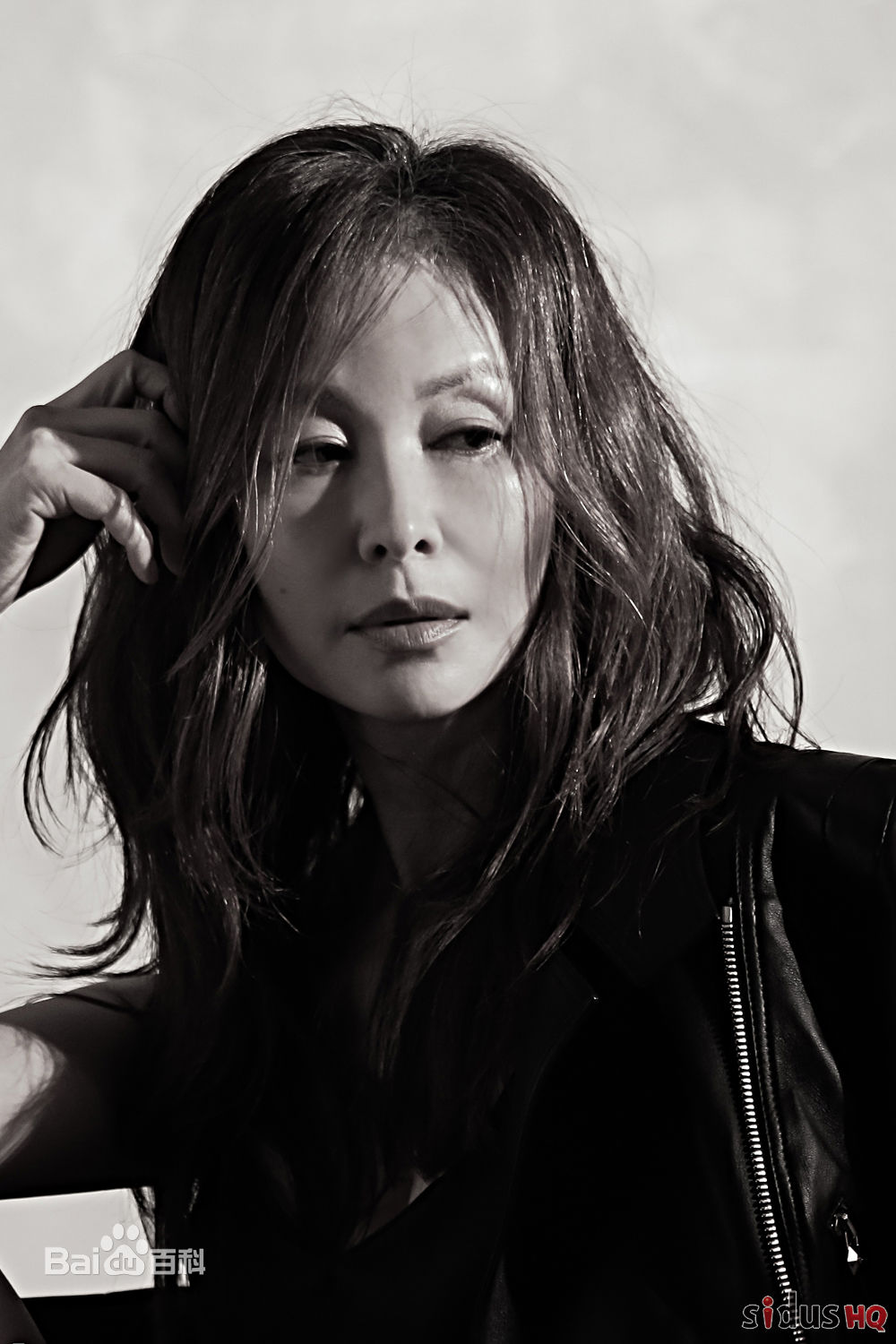 李美淑(，Lee Mi Sook)2018年4月号VOGUE壁纸壁纸-万佳直播吧