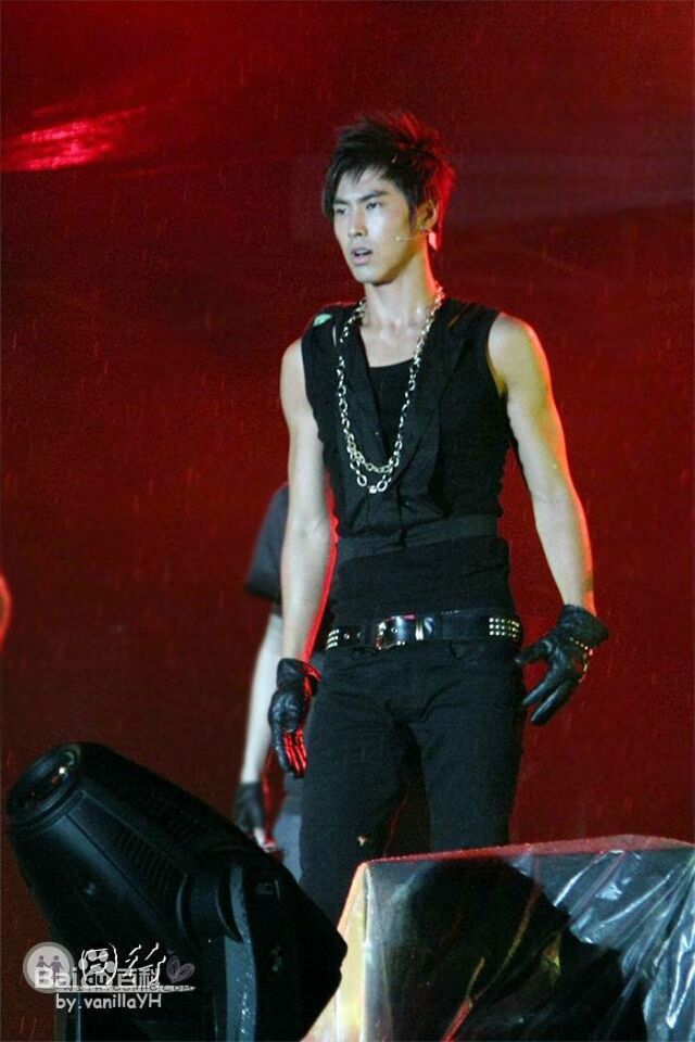 郑允浩(ユンホ（ユノ）、Jung Yunho、Jeong Yoonho)行走的R18图册-万佳直播吧