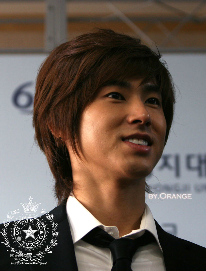 郑允浩(ユンホ（ユノ）、Jung Yunho、Jeong Yoonho)明智大学周年宣传大使前后照片-万佳直播吧