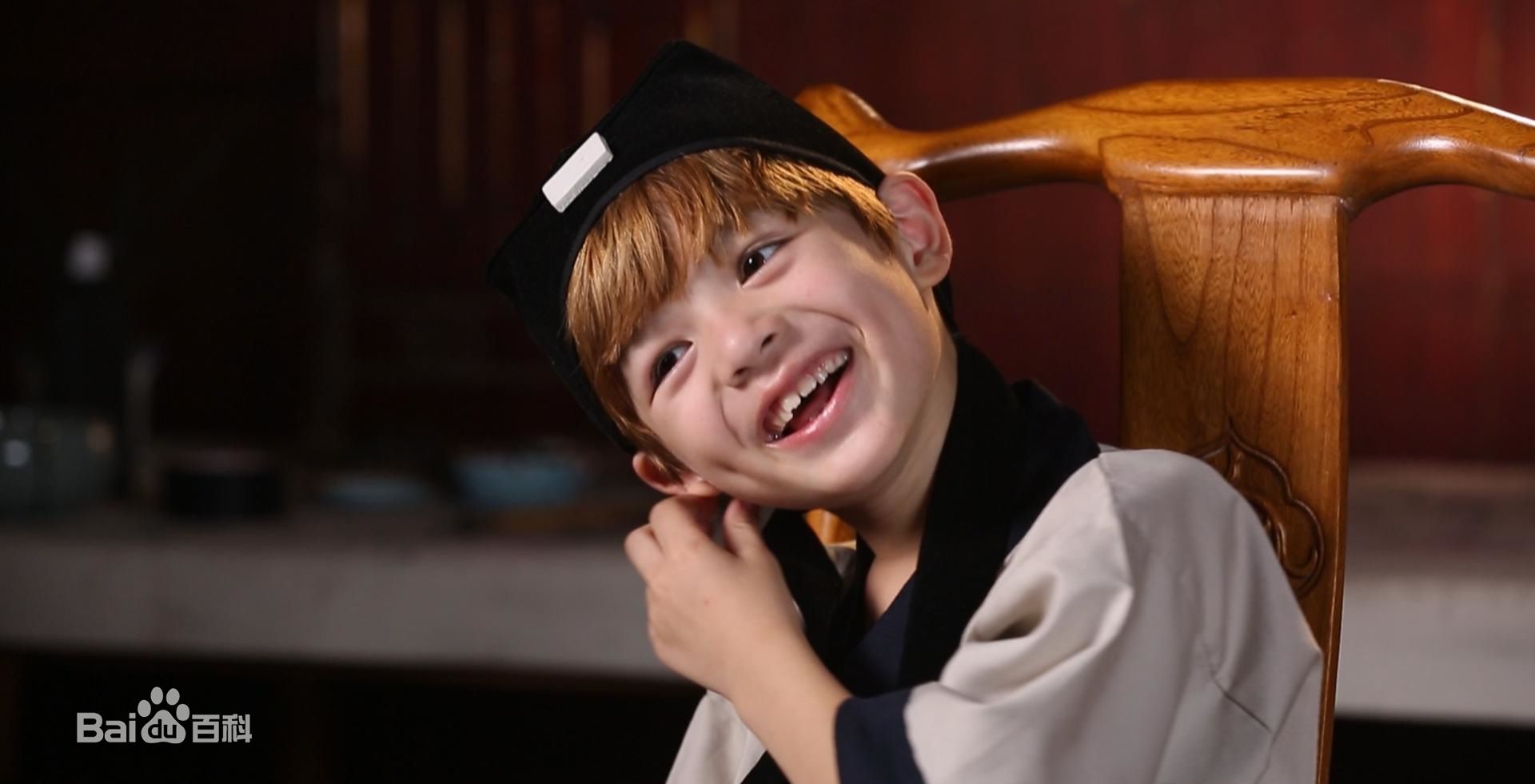 西蒙子(Jozef Liu Waite)荧屏形象图片图集-万佳直播吧