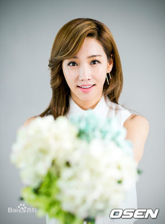 李宥利(/Lee Yuri)画报生活照-李宥利(/Lee Yuri)画报生活照相册-万佳直播吧