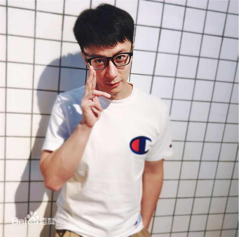 王峥(Leon Wang) 生活照性感图片图集-万佳直播吧