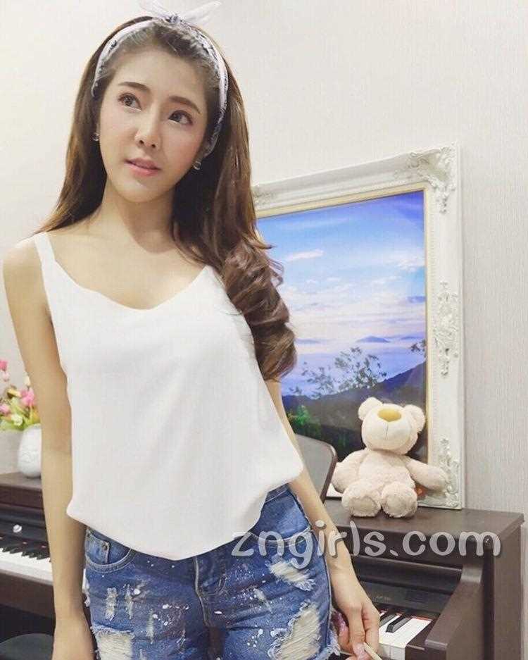 精选美女车模Numnim,Jang私房诱惑图册-万佳直播吧