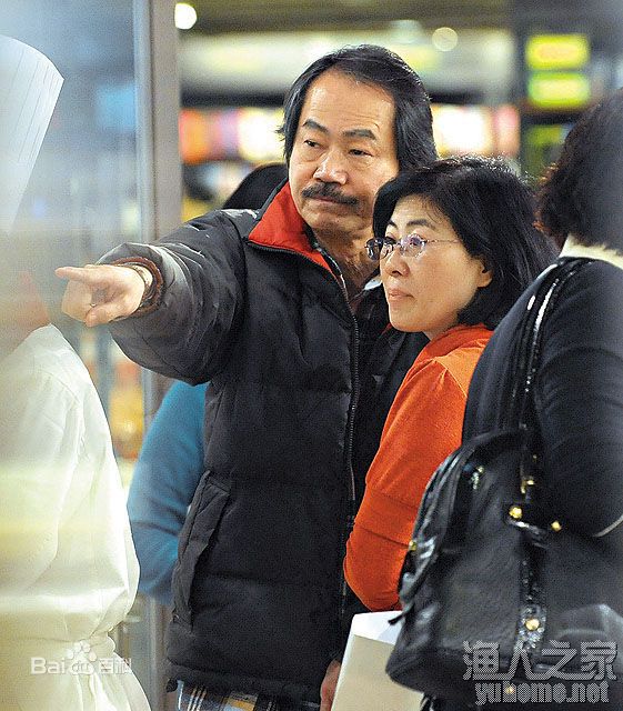 元华(Yuan Wah、yun4 wa4 （ 粤语拼音） )家庭照前后照片-万佳直播吧